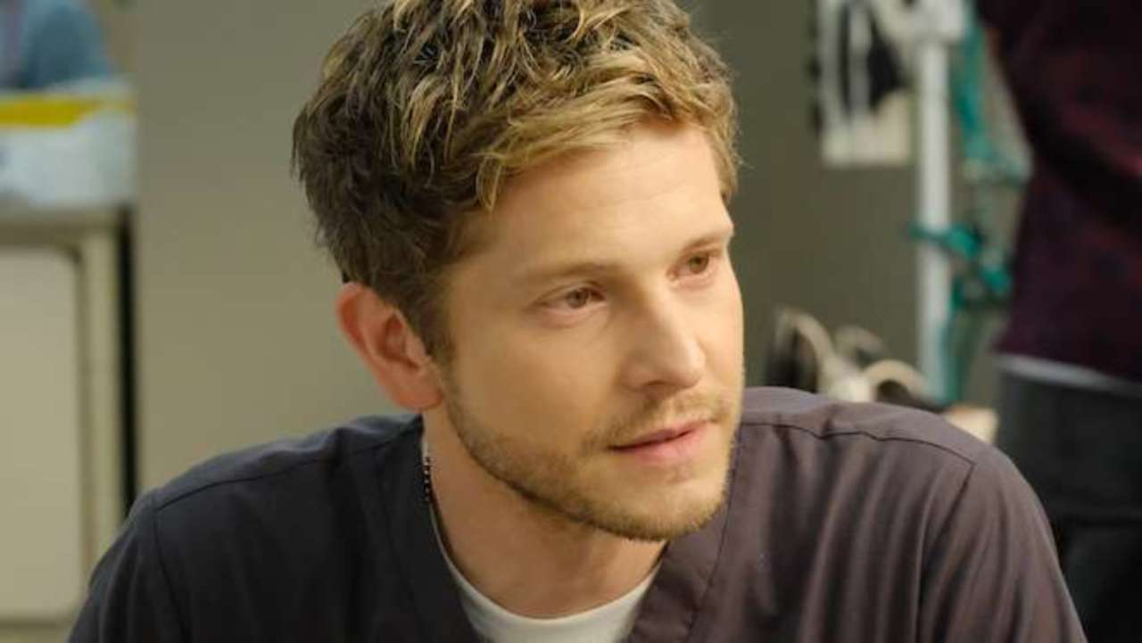 The Resident: Conrad si slogherà la caviglia e Bradley subirà un grave ...