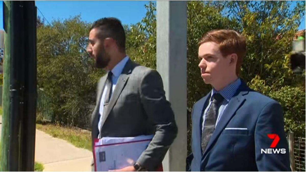 'Fortnite' streamer Luke Munday who slapped his wife on stream escapes ...