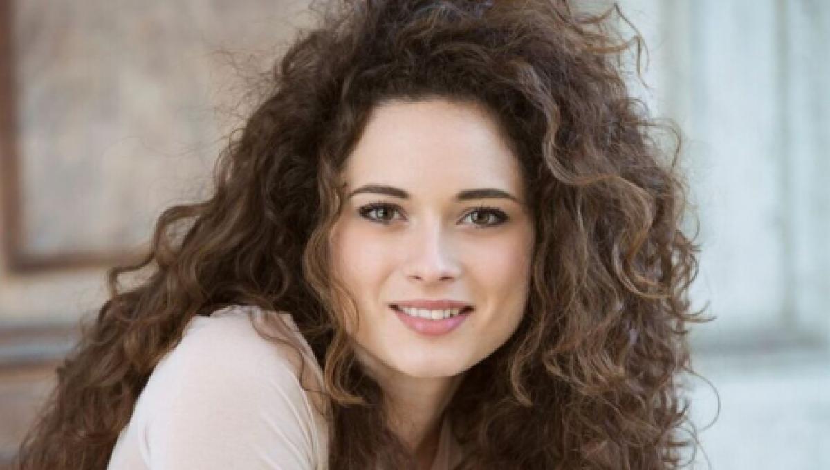 UPAS, cinque curiosità sull'interprete di Susanna: Ama lo sport e la ...