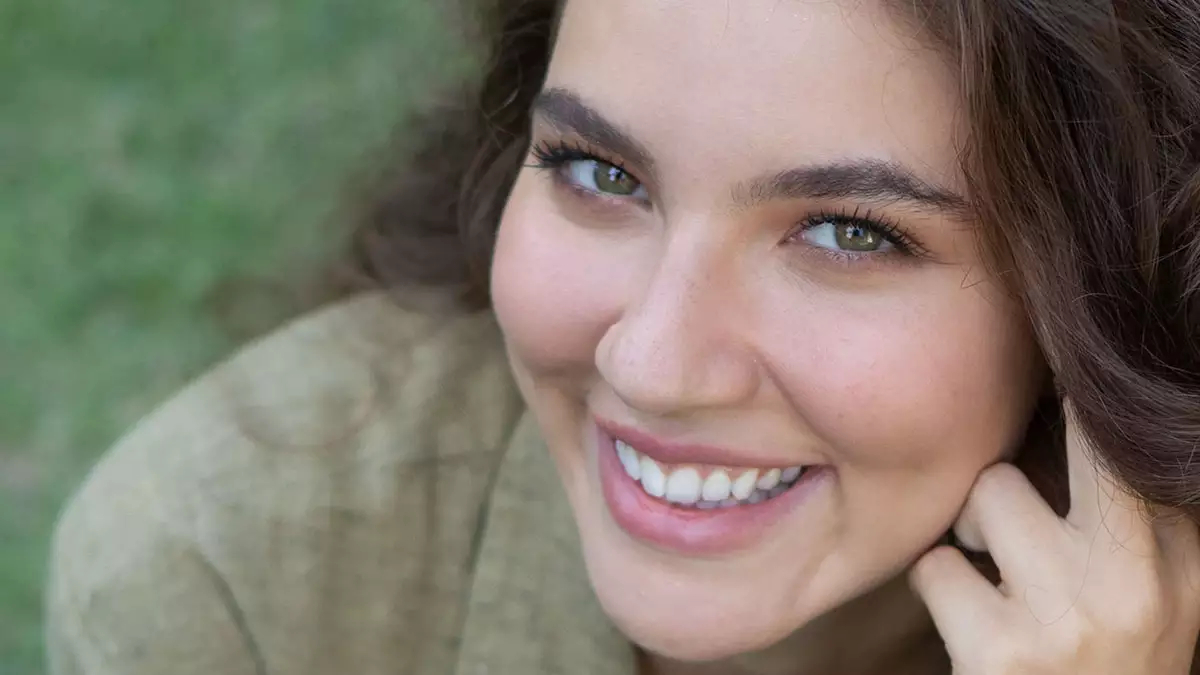 5 fatos curiosos sobre a vida e carreira da atriz Alanis Guillen