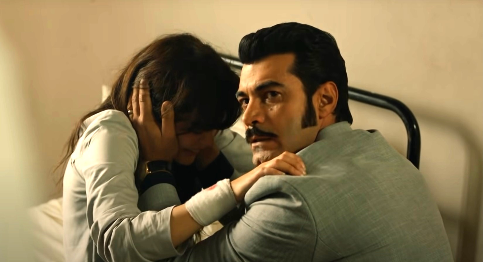 Terra Amara, trame al 14 gennaio: Demir porta Zuleyha via dal manicomio