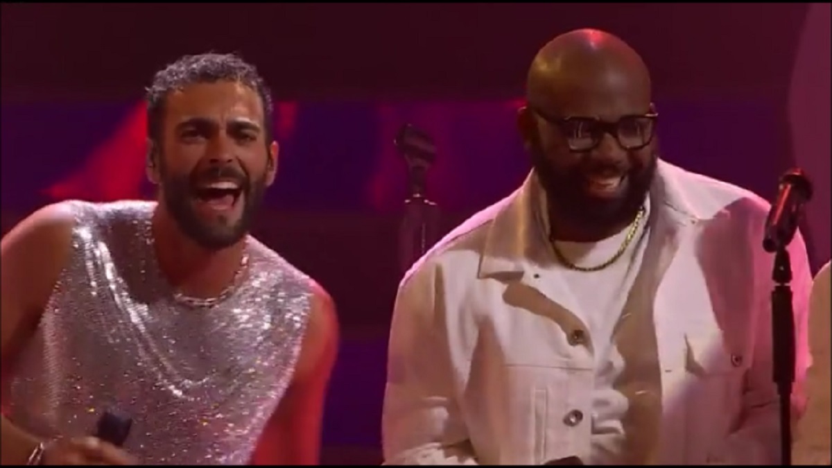 Sanremo 2023, Mengoni sontuoso: emoziona tutti e si prende la serata ...