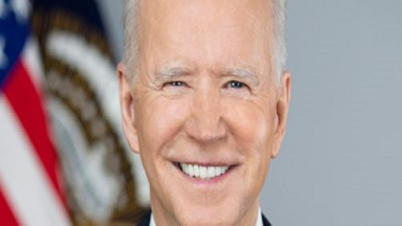 Nuova gaffe del presidente USA, Joe Biden: 'Dio salvi la regina, amico'